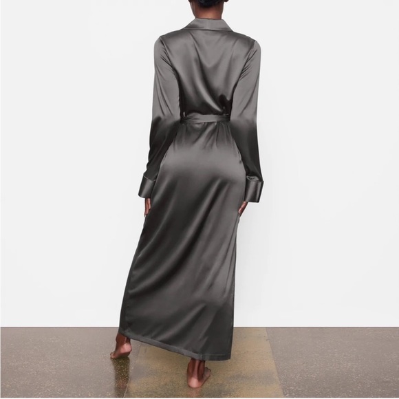 SKIMS | Intimates & Sleepwear | Nwt Skims Long Stretch Silk Robe In ...